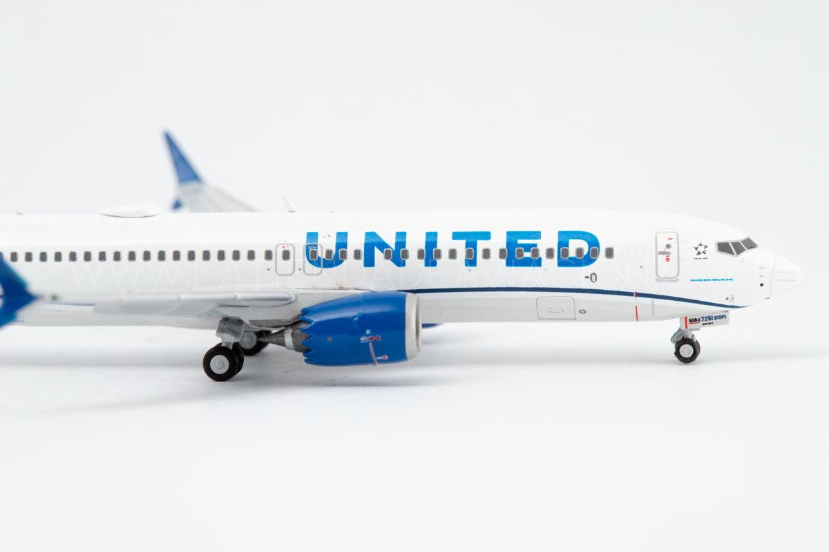 United Airlines Boeing 737 MAX 8 N27251 GeminiJets GJUAL2049 Modelo a ...