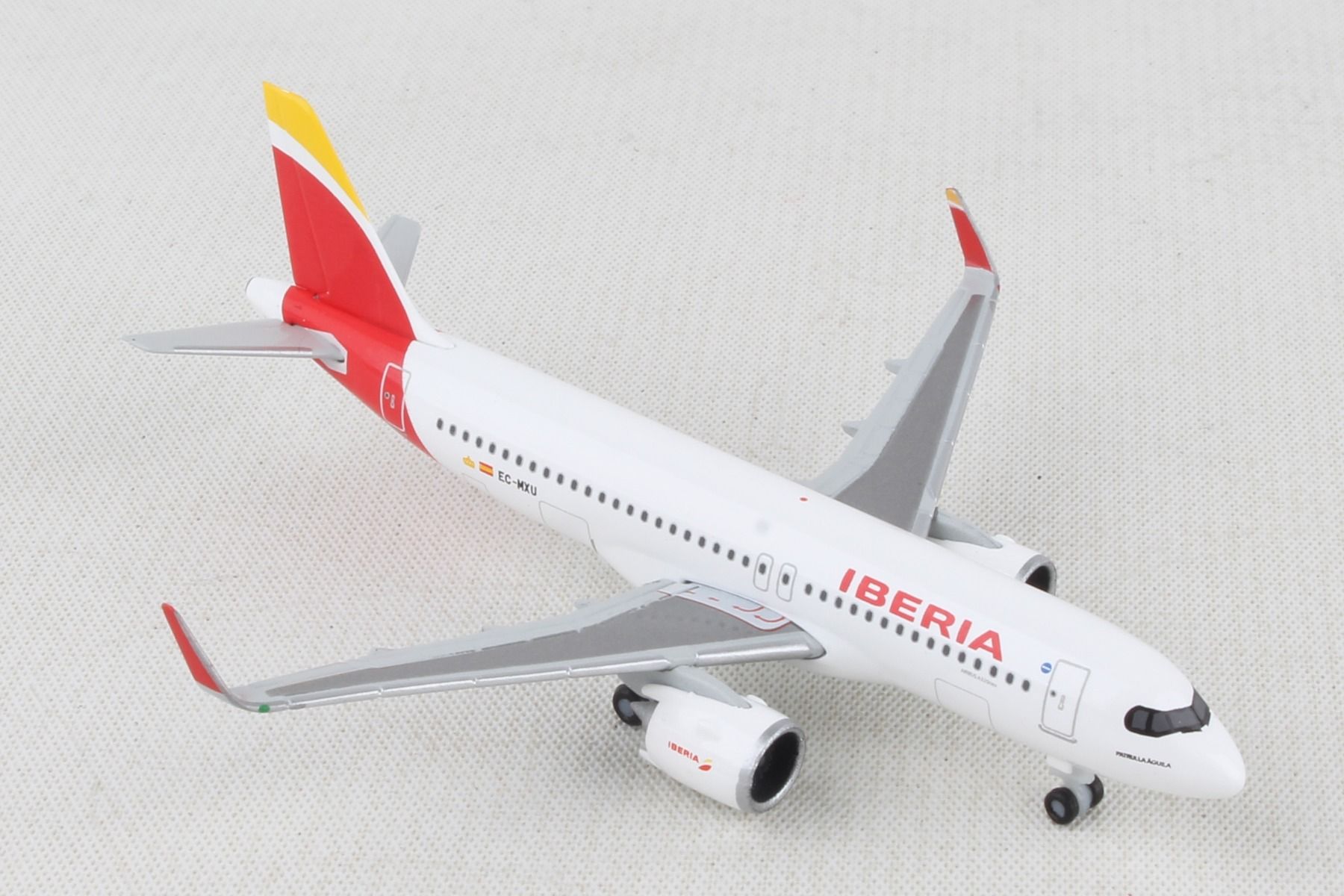 Iberia Airbus A320NEO Herpa HE533027 Modelo a escala 1:500 - La tienda de aviacion