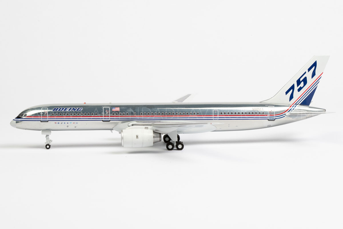 Boeing demo Boeing 757-225 N505EA InFlight200 IF752HOUSE-P Modelo a ...