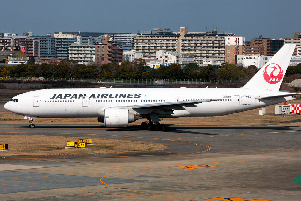 Japan Airlines Boeing 777-200ER flaps extendidos JA702J JC Wings ...