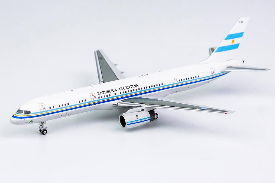 Argentina - Fuerza Aérea Boeing 757-200 T-01 NG Models 53149 Modelo a ...